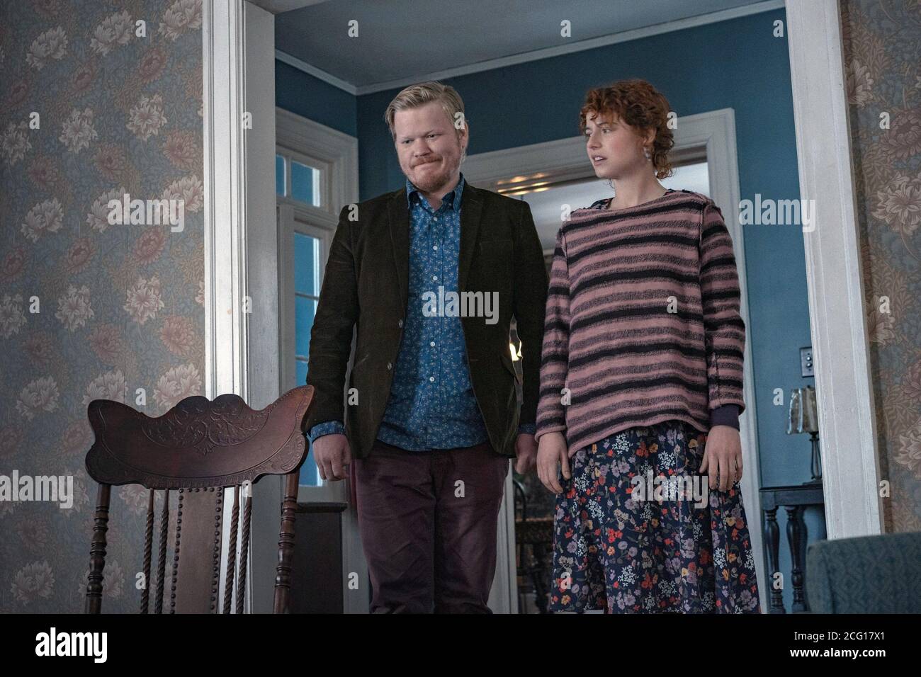 I'M THINKING OF ENDING THINGS, from left: Jesse Plemons, Jessie Buckley ...