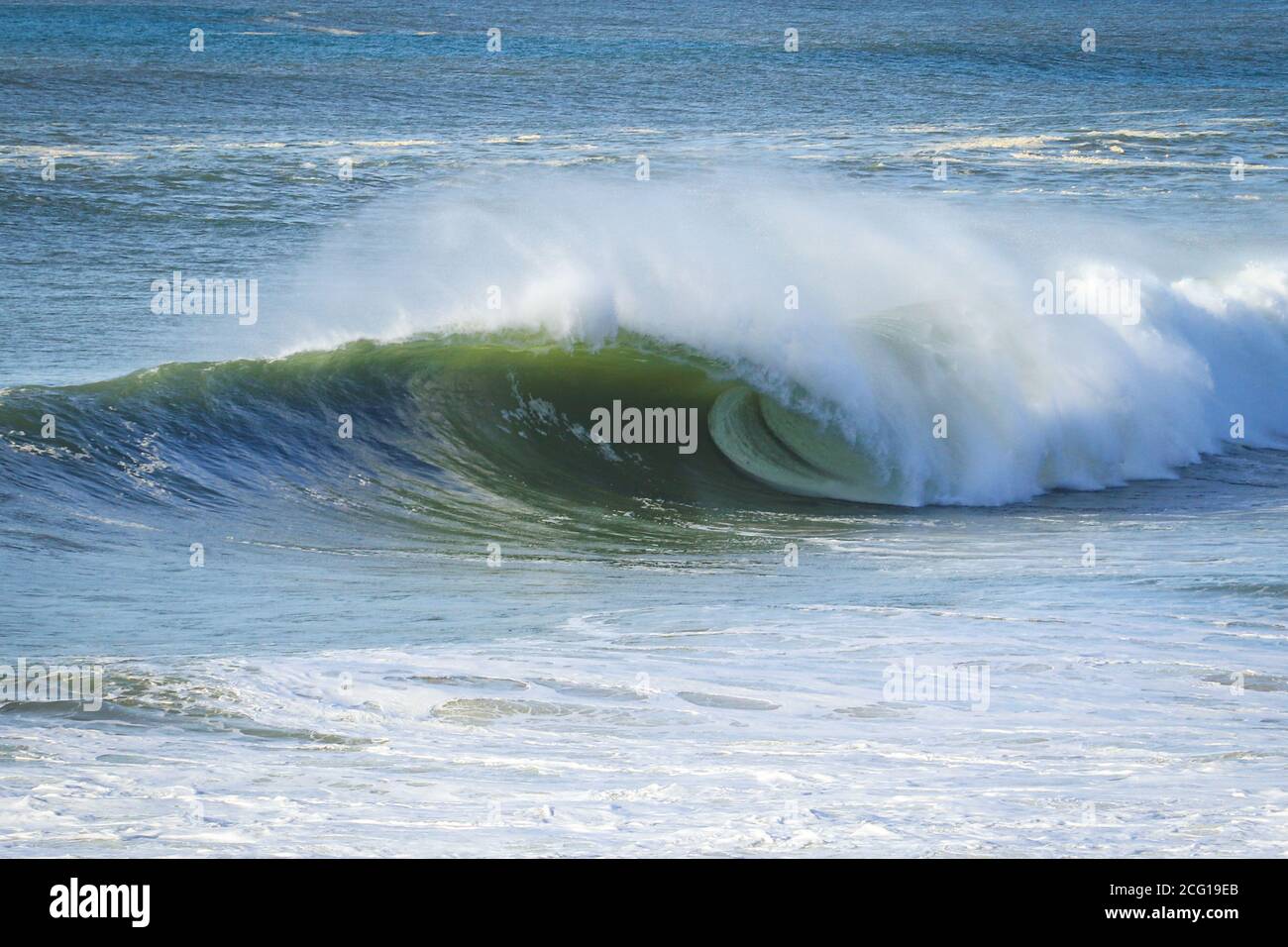 Massive surf waves hi-res stock photography and images - Alamy