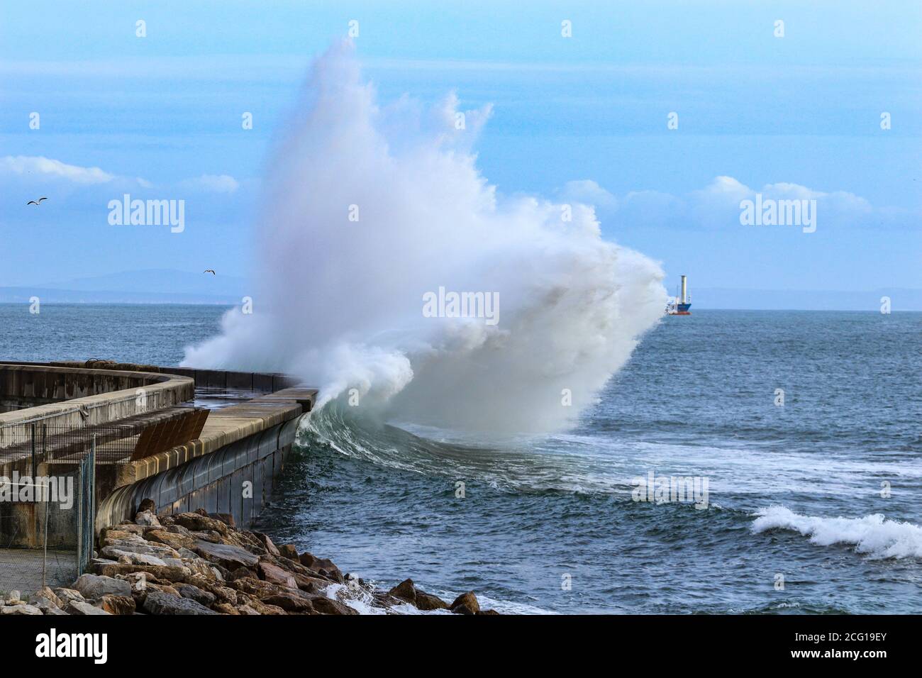 Big ocean wave hitting pier. Storm waves Stock Photo - Alamy