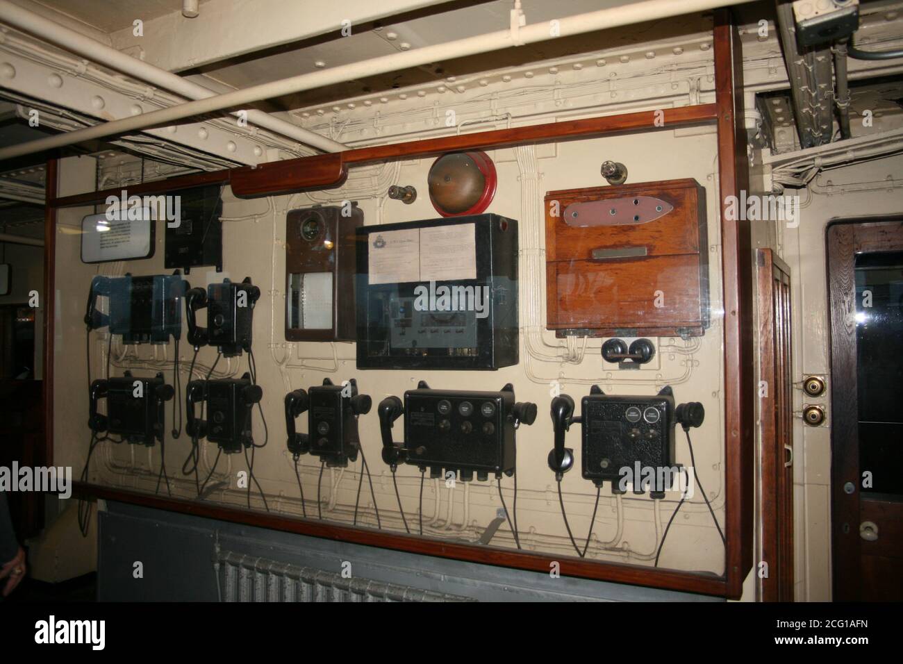 Traditional phones hi-res stock photography and images - Alamy