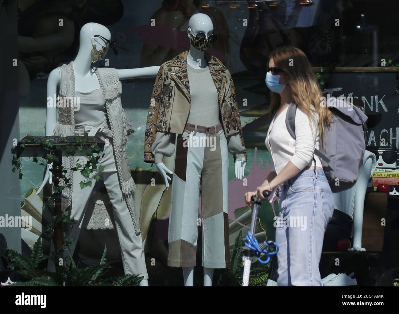 Mannequins face masks hi-res stock photography and images - Alamy