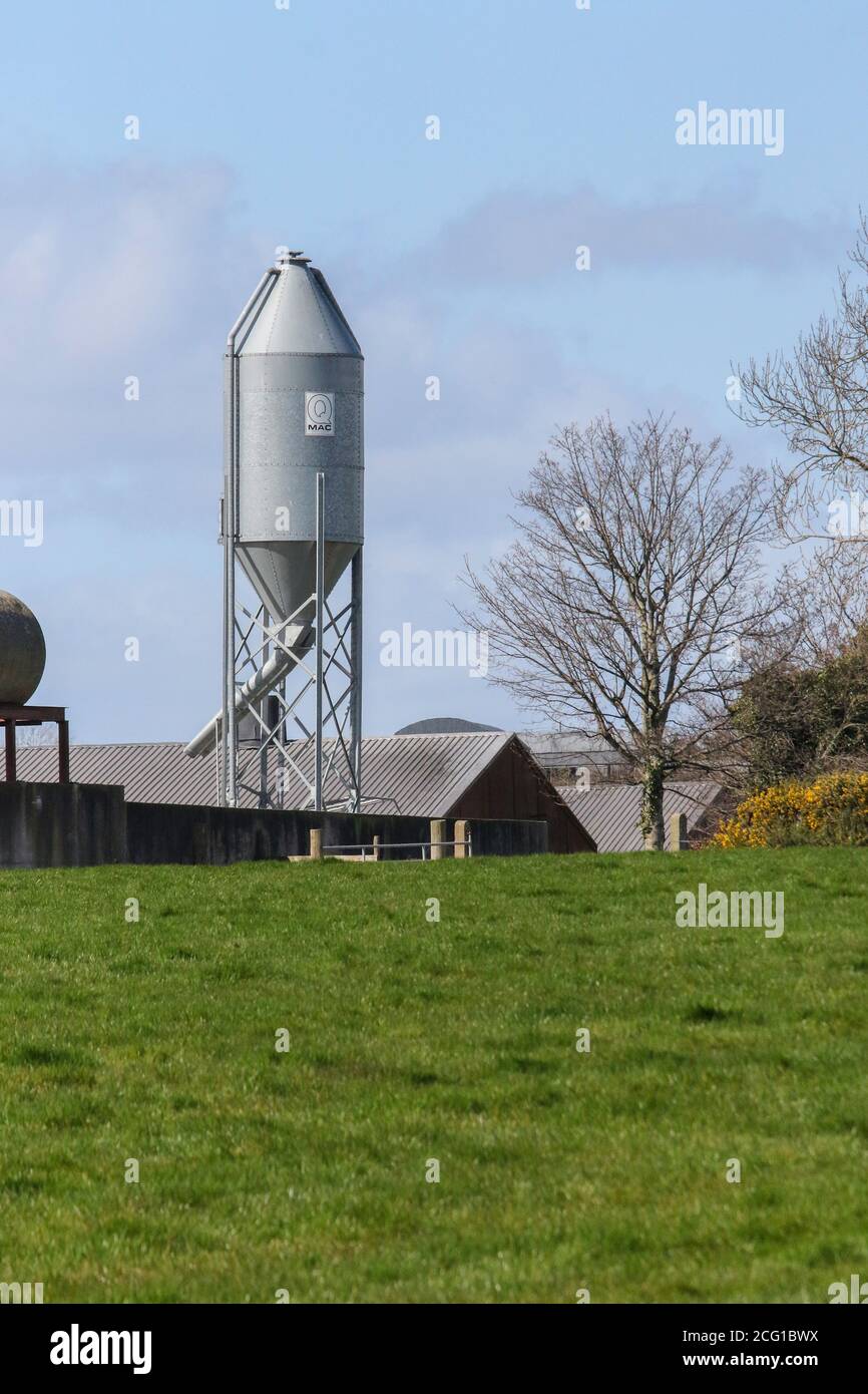 Hopper farm building hi-res stock photography and images - Alamy