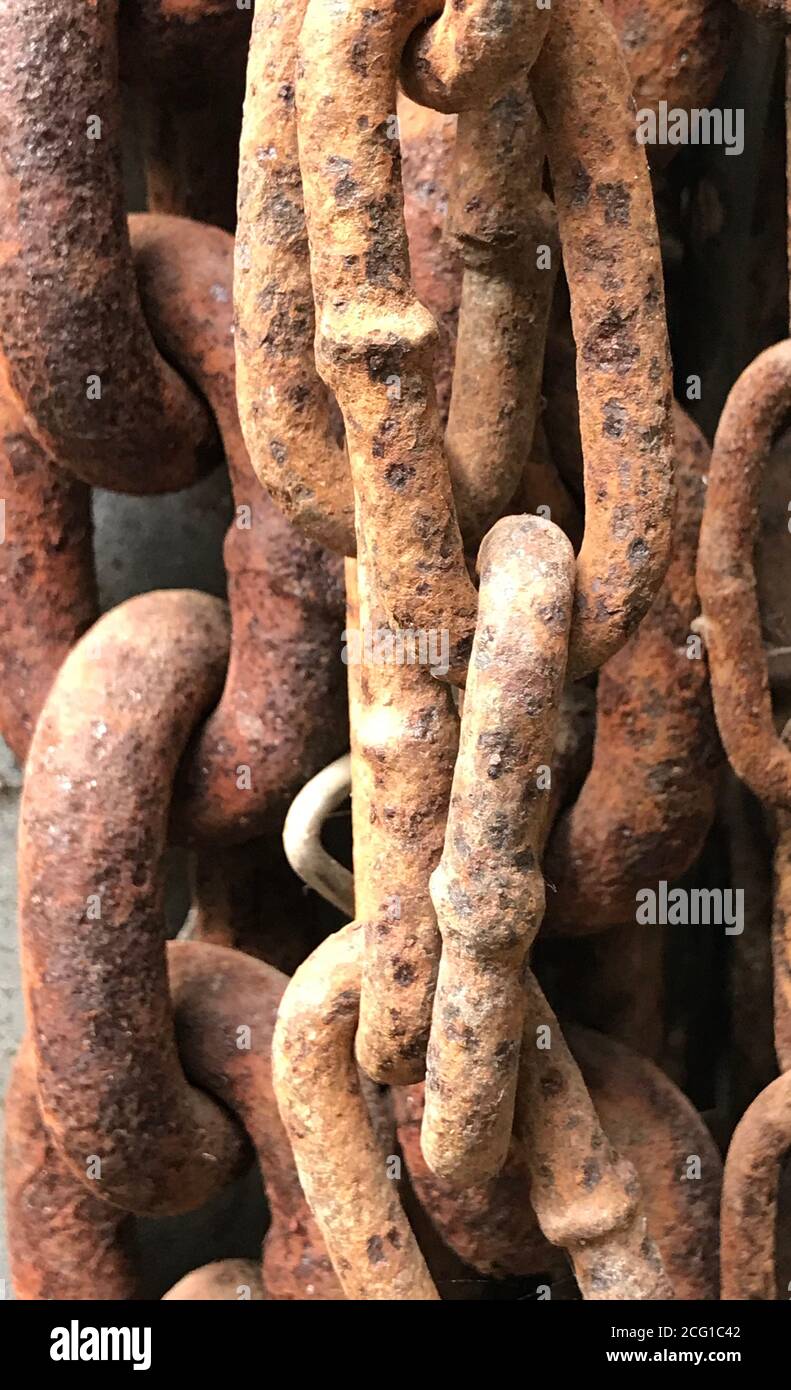 Rusty textured tangled chains rings background photo Stock Photo - Alamy