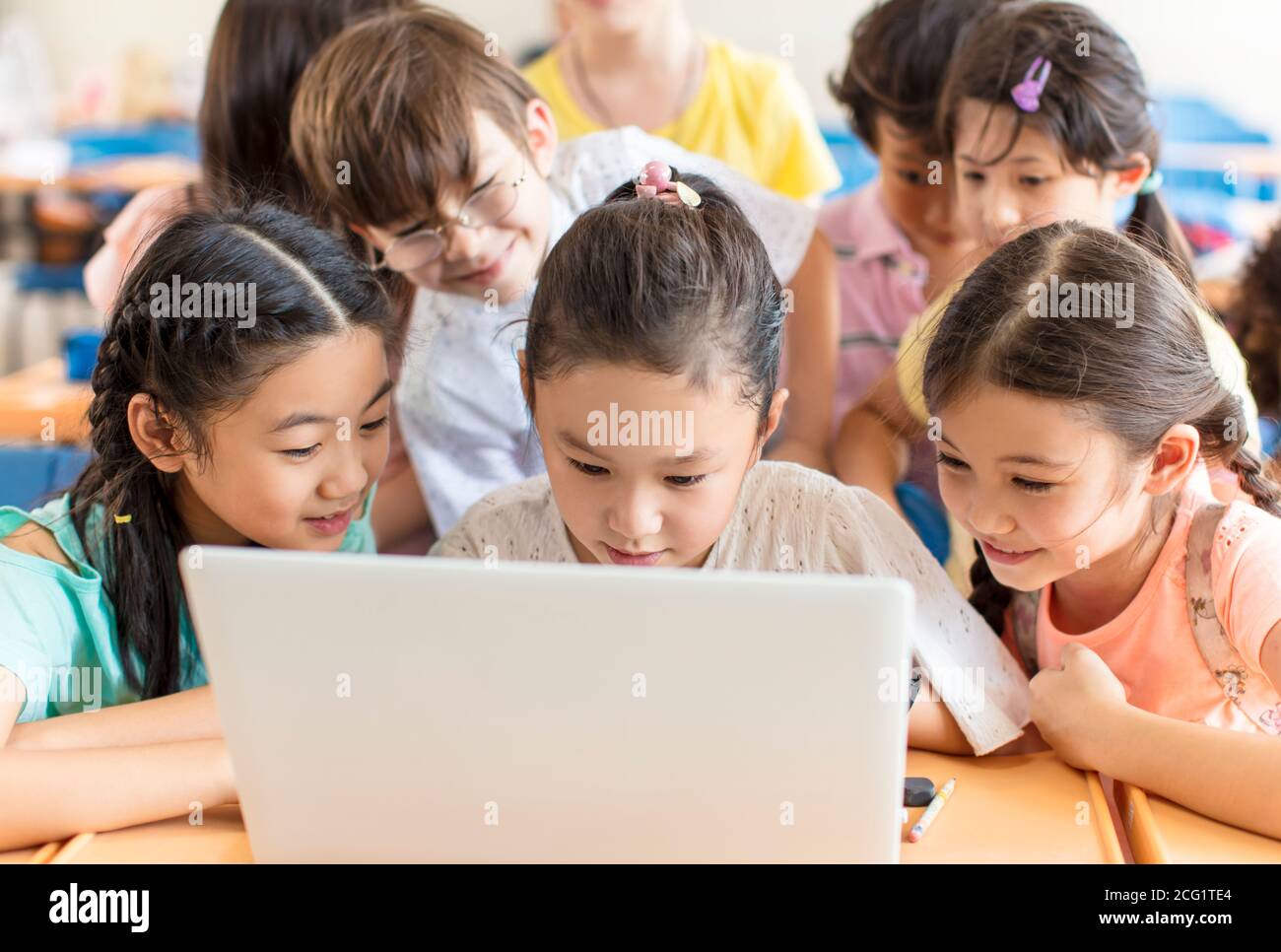 Happy classroom hi-res stock photography and images - Alamy