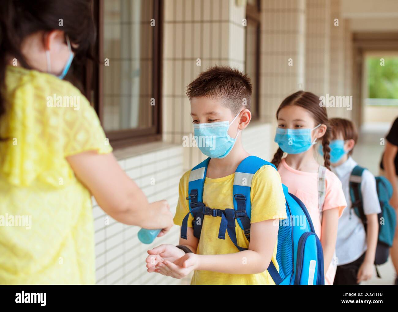 Students washing hand with Alcohol Sanitizer at school Stock Photo - Alamy