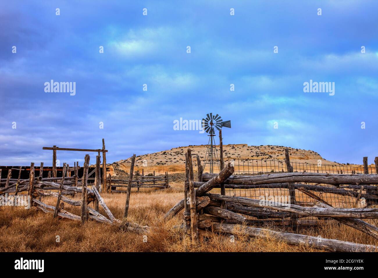 Tumbleweeds fence hi-res stock photography and images - Alamy