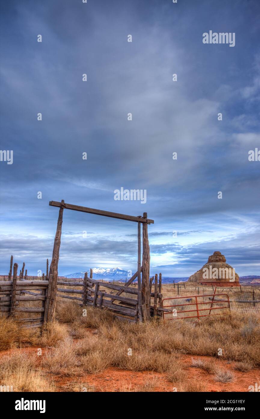 Tumbleweeds fence hi-res stock photography and images - Alamy