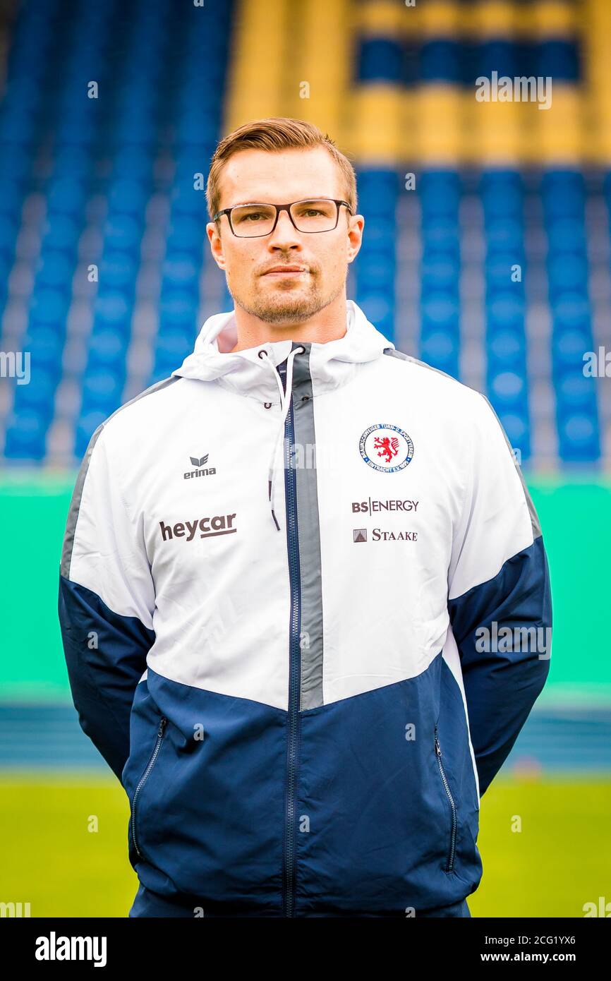 08 September 2020, Lower Saxony, Brunswick: Football, 2nd Bundesliga ...