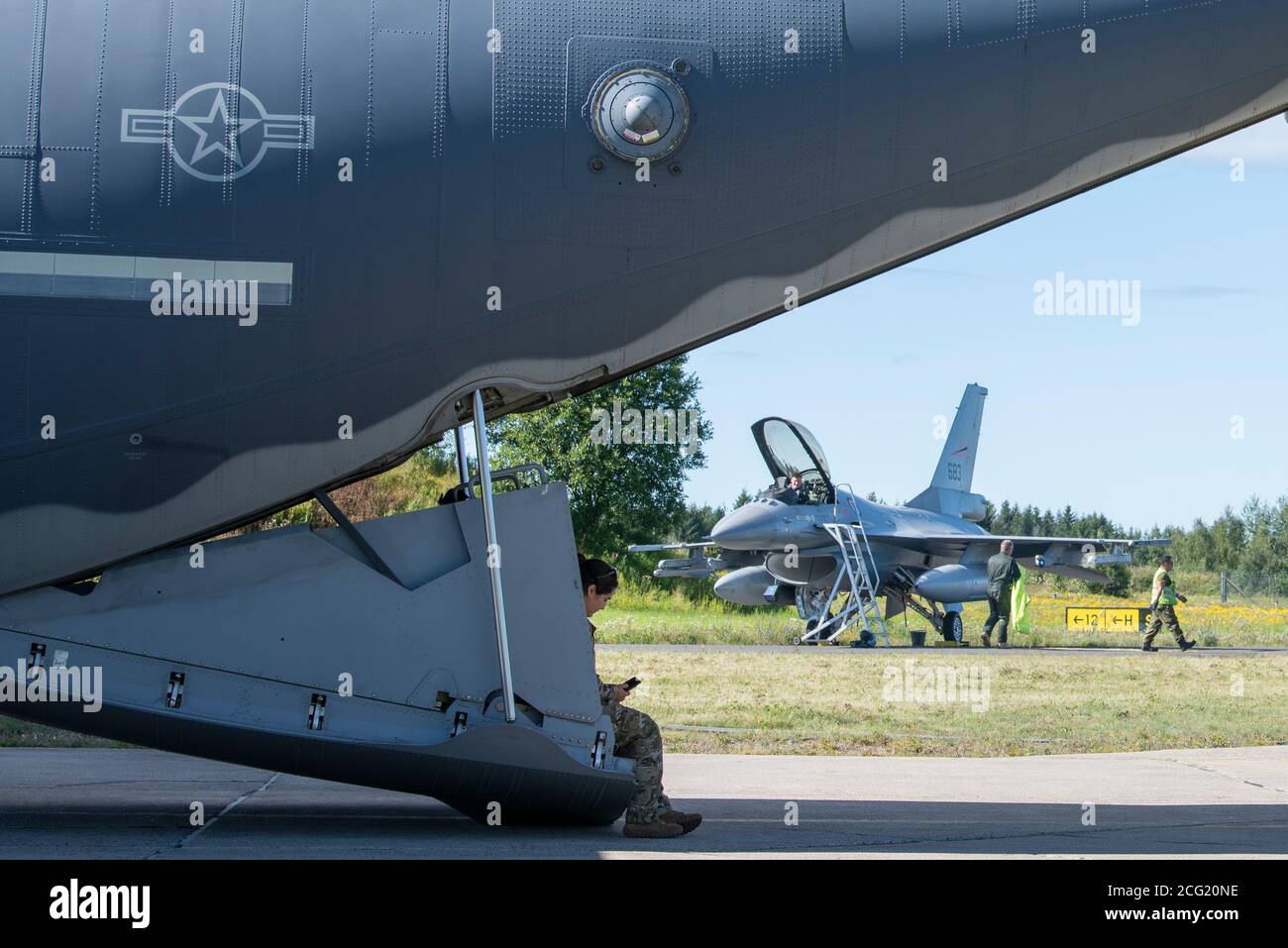 352 25 hi-res stock photography and images - Alamy