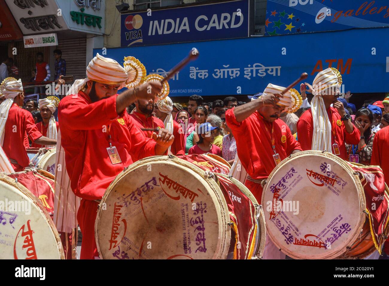 Dhol tasha pathak hi-res stock photography and images - Alamy