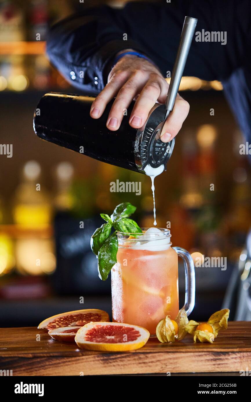 Soda drink pouring hi-res stock photography and images - Alamy