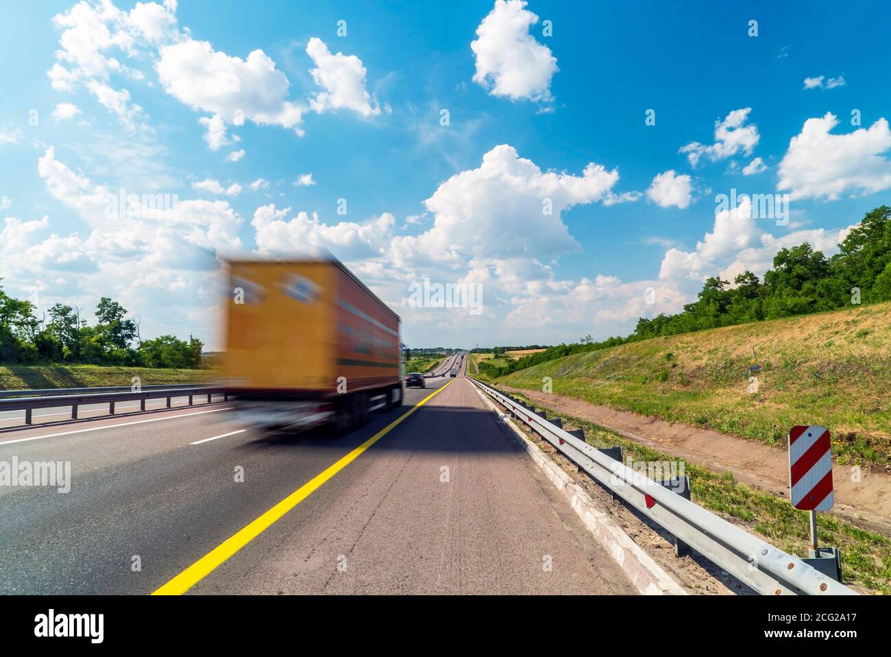 Two lane expressway hi-res stock photography and images - Alamy