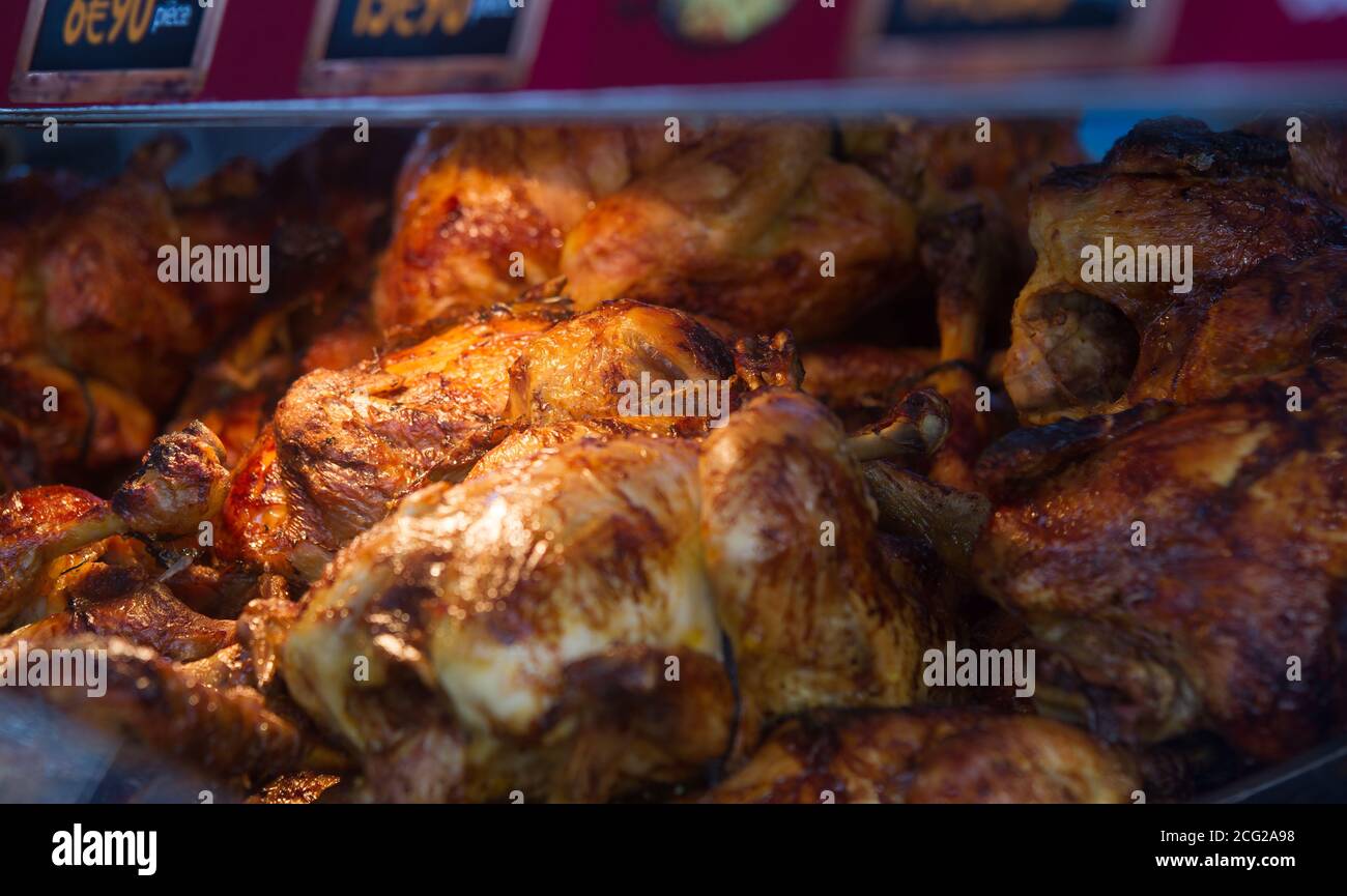 Ready to eat roasted chickens on the market Stock Photo - Alamy