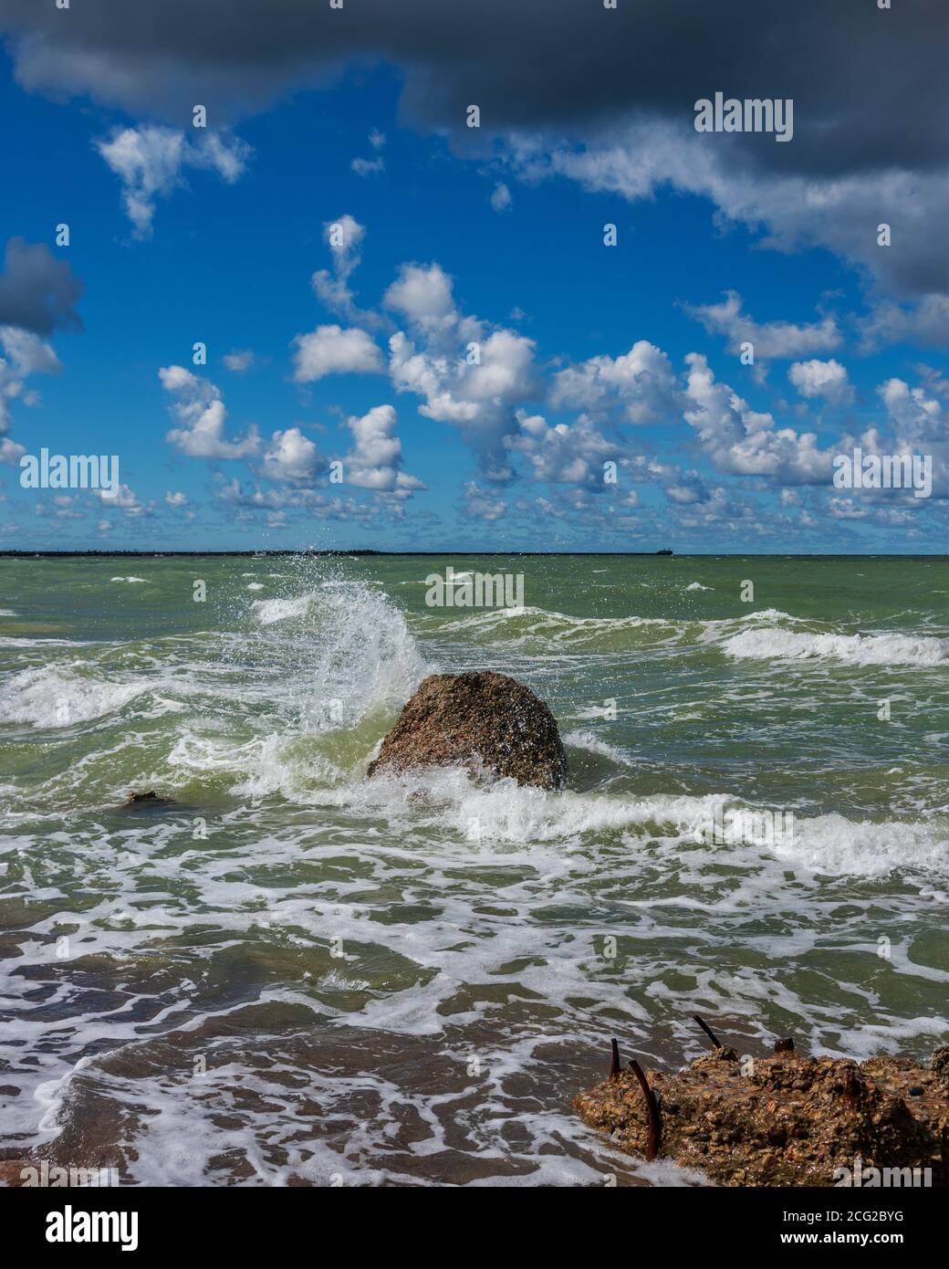 Water splash around big hi-res stock photography and images - Alamy