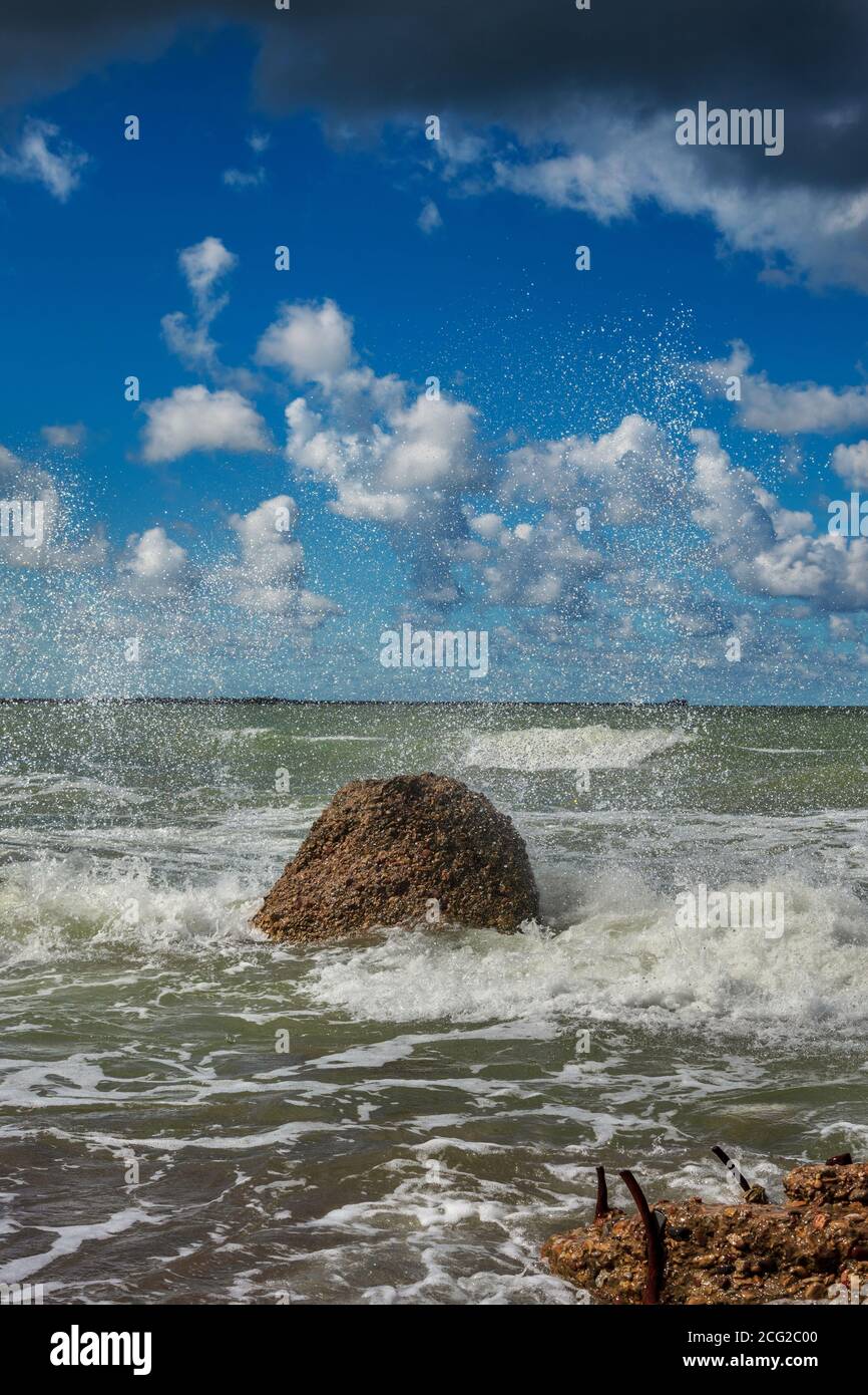 Water splash around big hi-res stock photography and images - Alamy