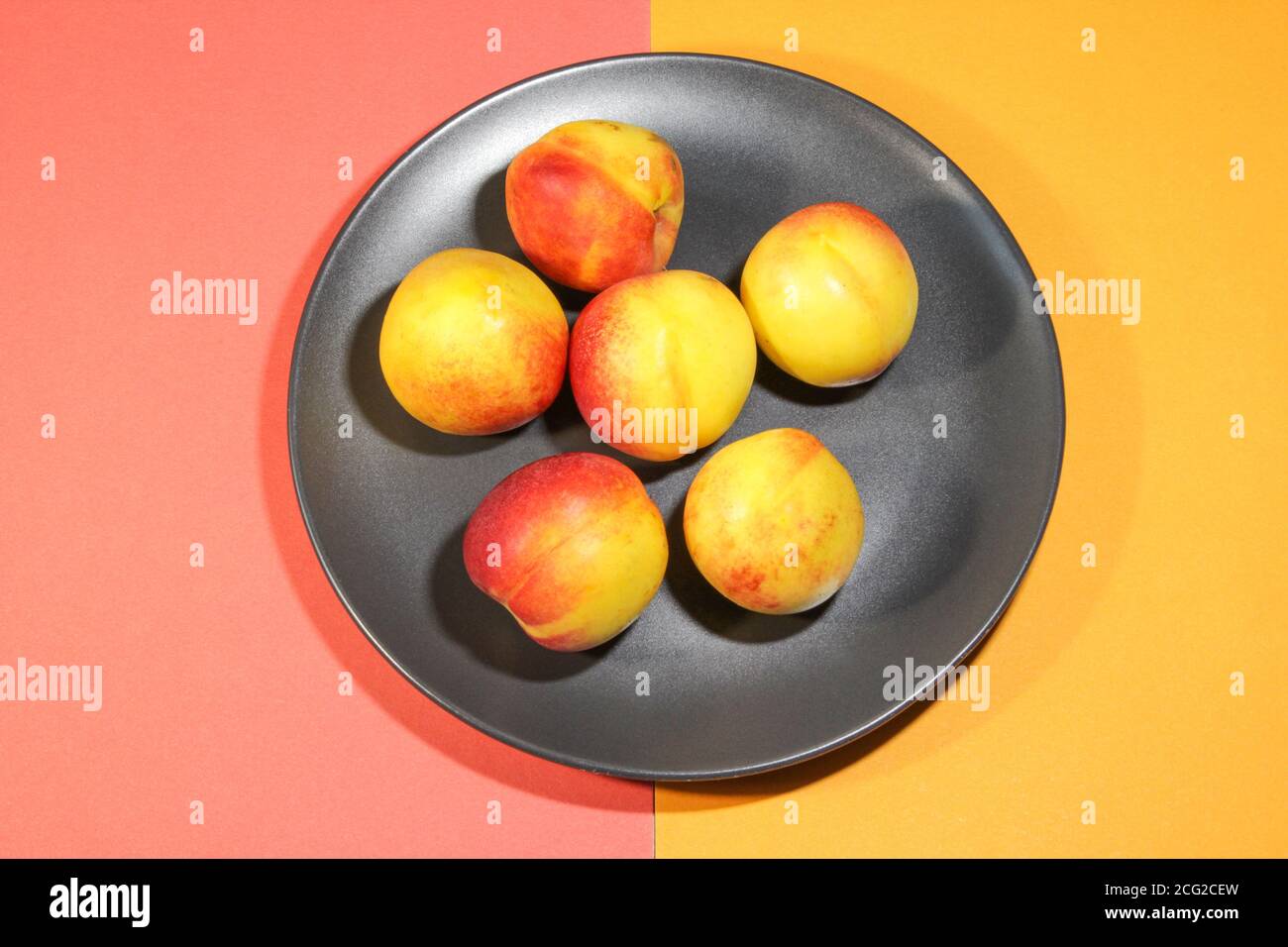 Nectarine fruits hi-res stock photography and images - Alamy