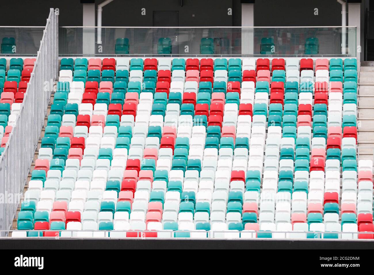 Spectators sitting in stands hi-res stock photography and images - Alamy