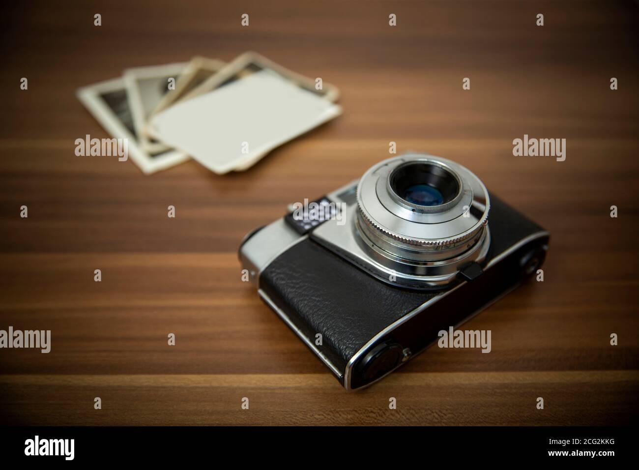 Vintage film camera on wood background Stock Photo - Alamy