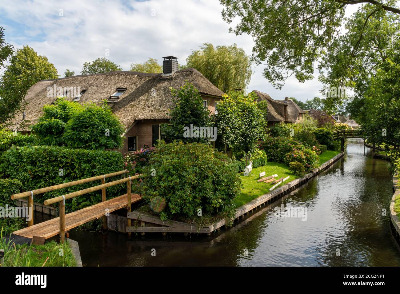 House surrounded by water hi-res stock photography and images - Alamy