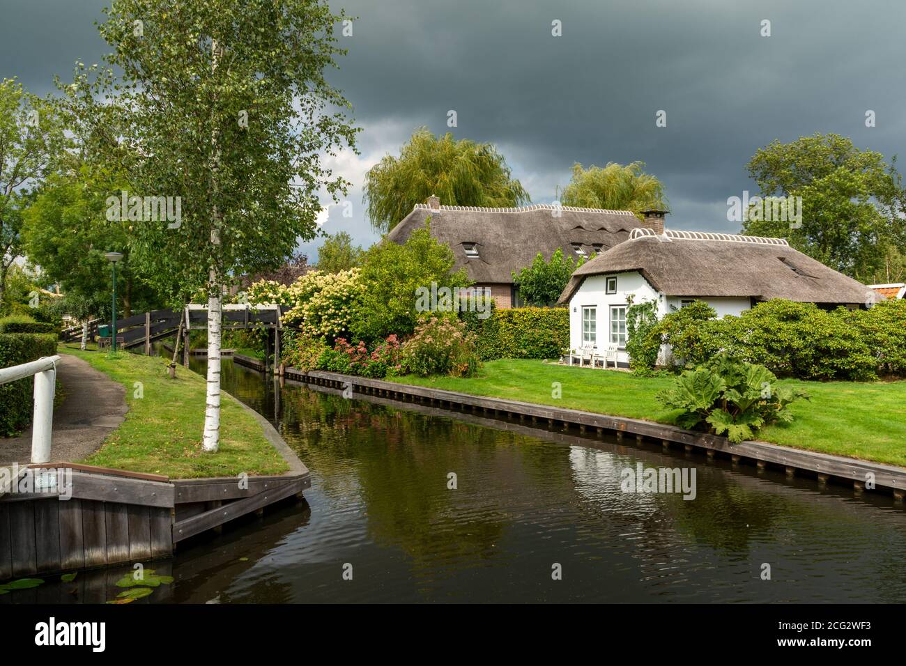 Rural canal hi-res stock photography and images - Alamy