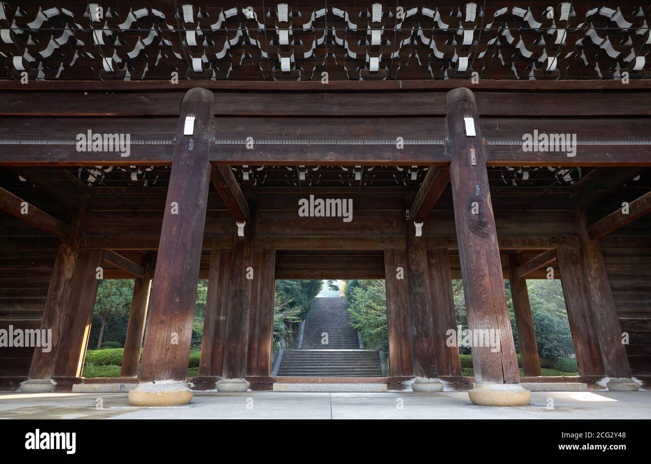 The colossal main wooden gate, the sanmon (sangedatsumon) at Chion-in ...