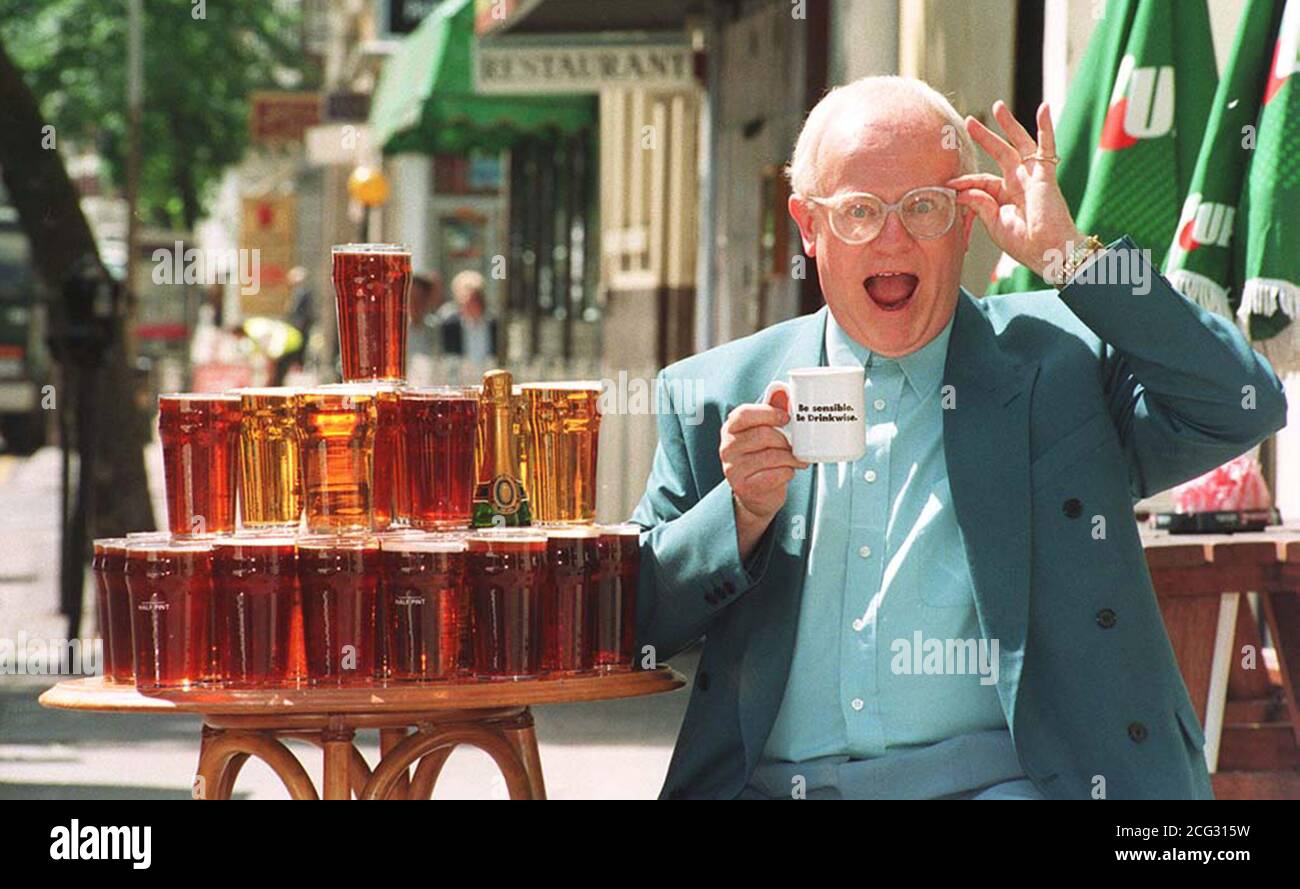 Of coronation street actor ken morley hi-res stock photography and ...