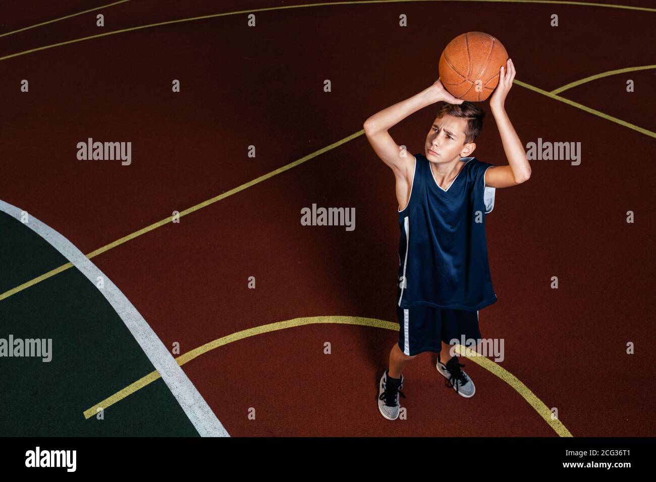 Teen male standing jump hi-res stock photography and images - Alamy