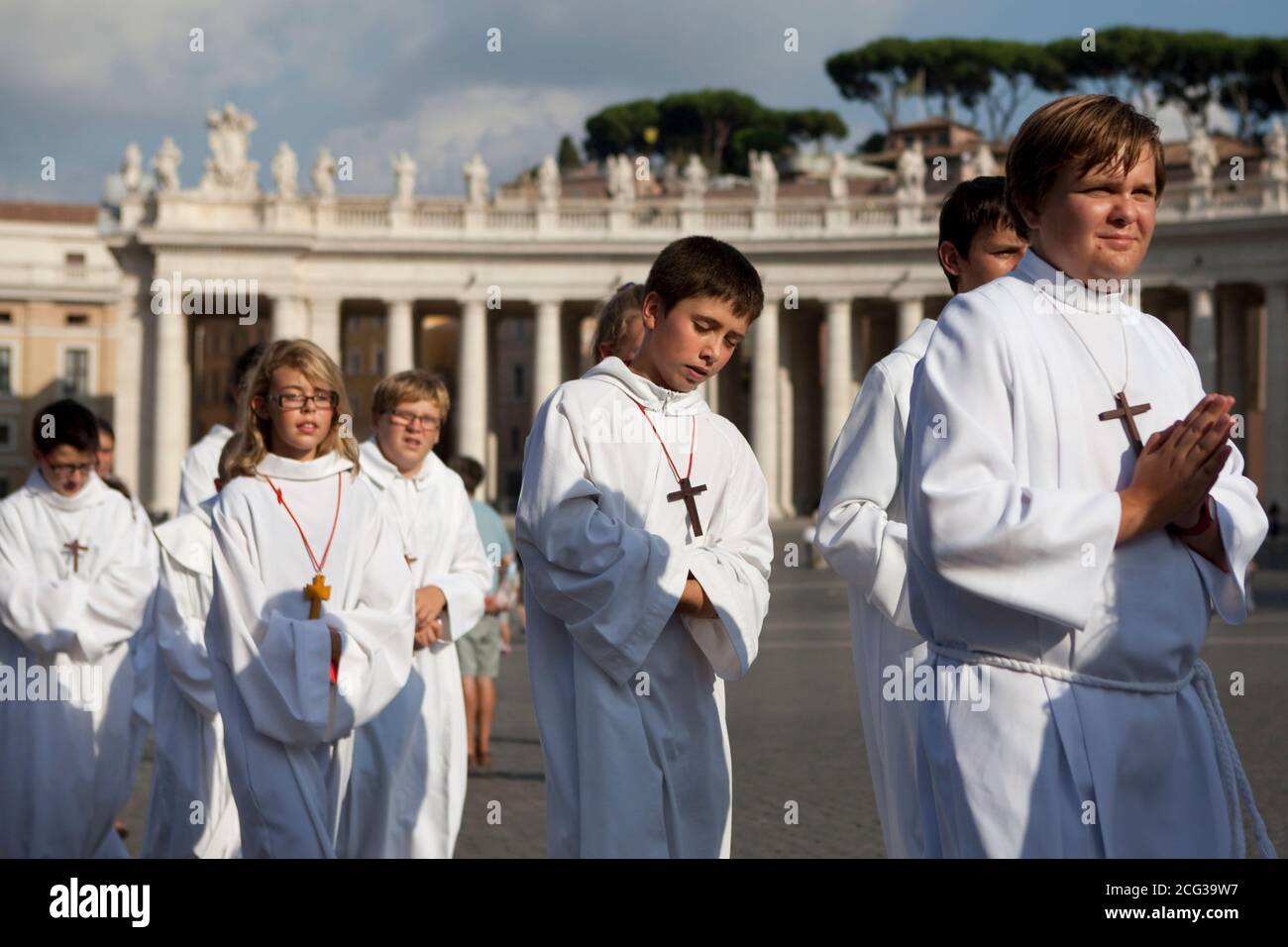 VATICAN CITY - More than 1200 french catholic pilgrims visiting the ...
