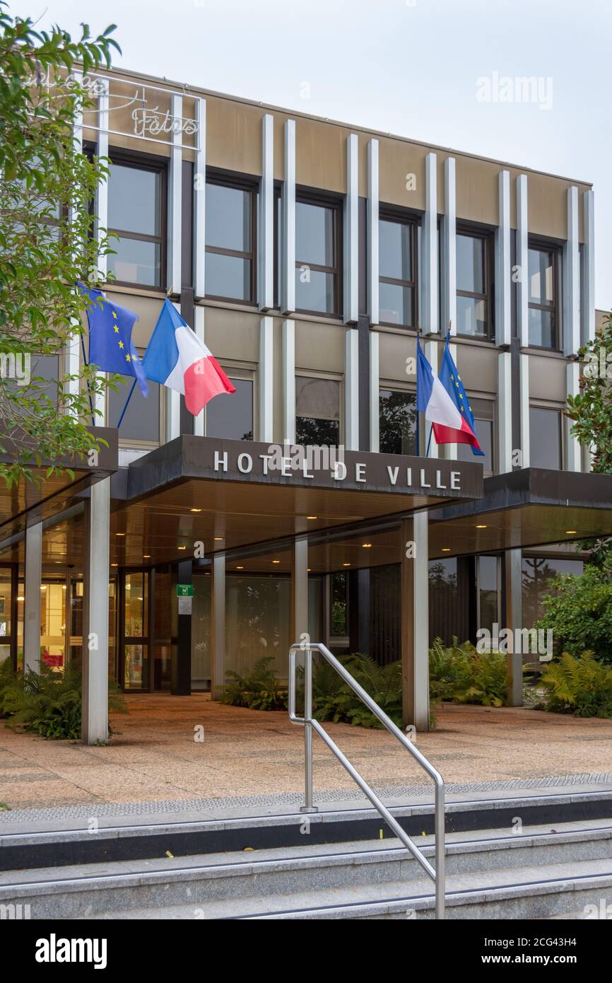 Velizy-Villacoublay, France - December 1st 2018 : Town hall ("hotel de ...