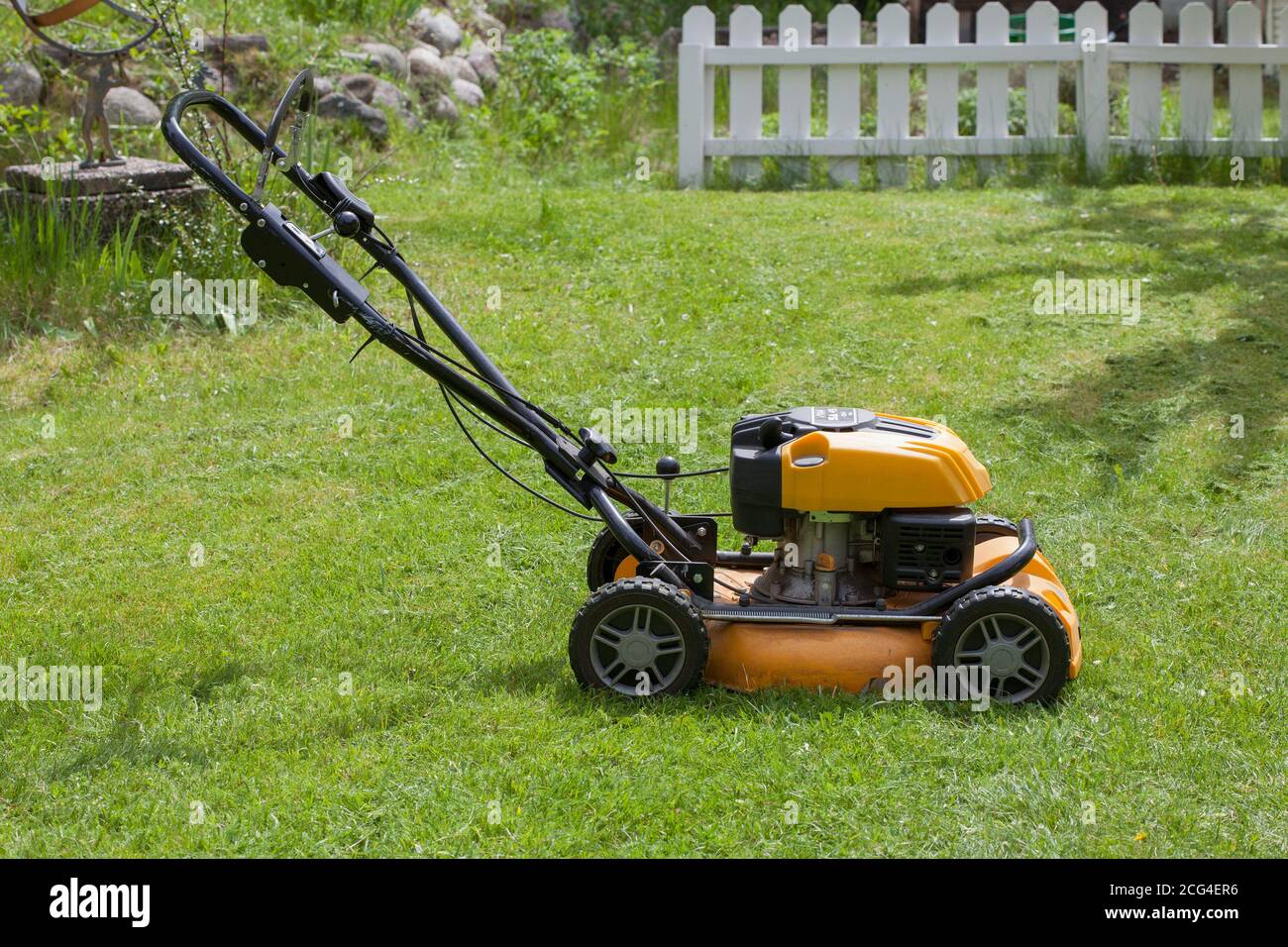 LAWN MOWER Stiga Stock Photo - Alamy