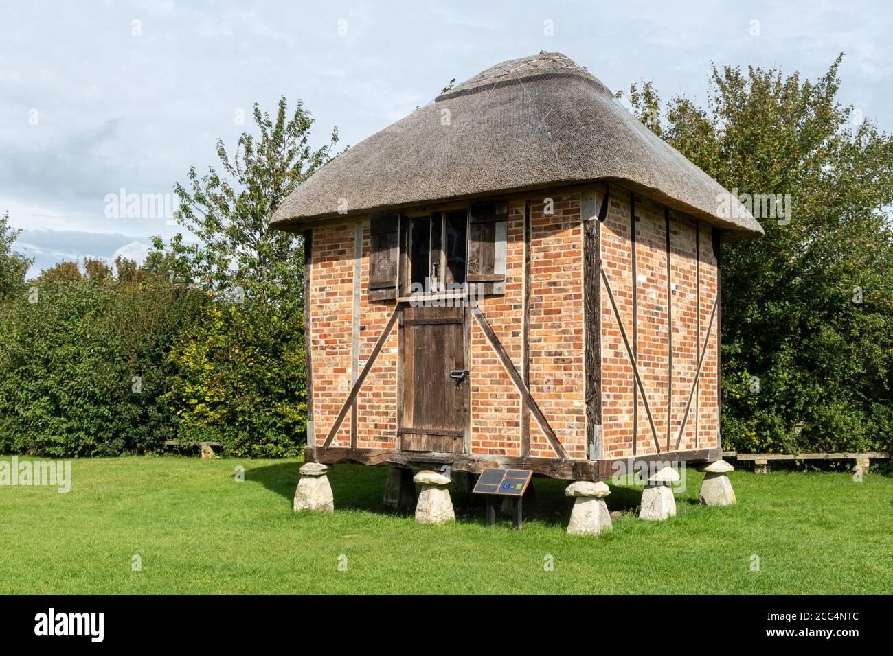 Staddle stones hi-res stock photography and images - Alamy