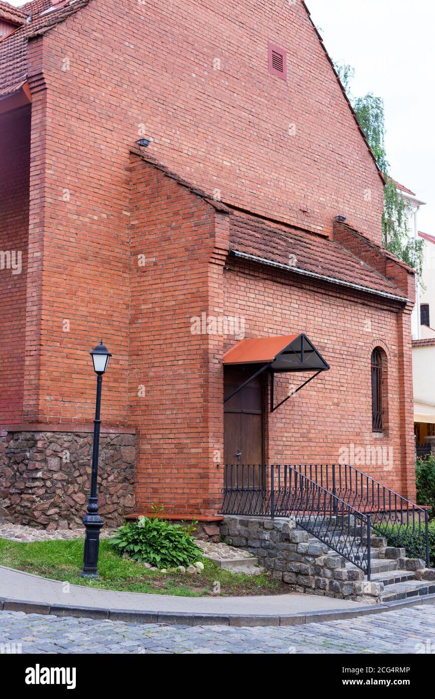 Victorian red brick terrace hi-res stock photography and images - Alamy