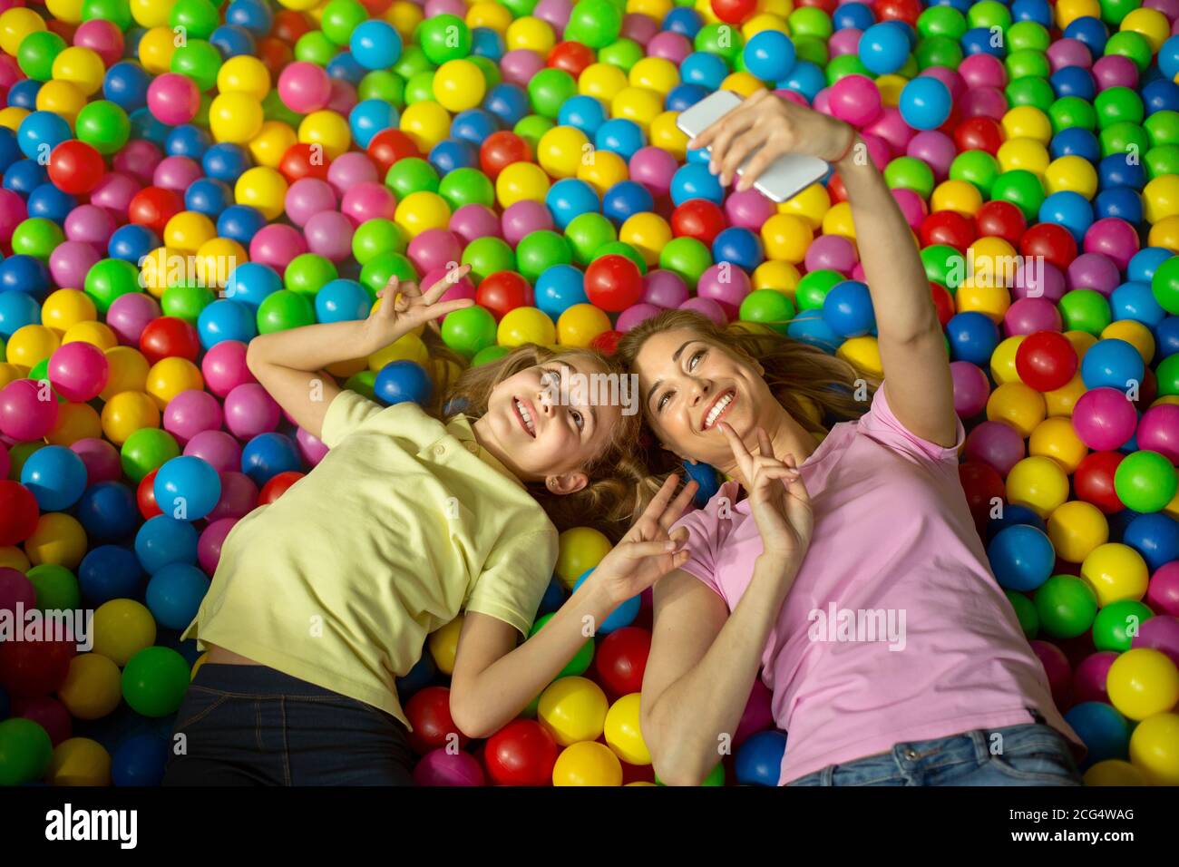 Ball pit kids hi-res stock photography and images - Alamy