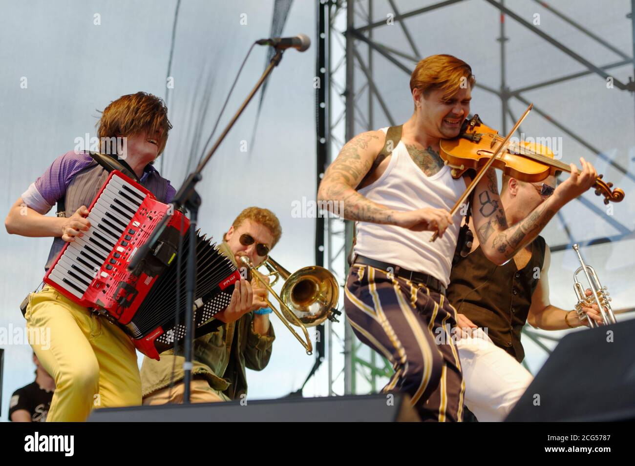 Yurii muzychenko right and russian folk group the hi-res stock ...