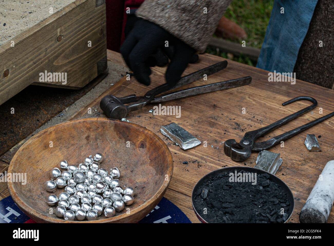 ?asting of lead bullets according to the technology of the 17th century ...
