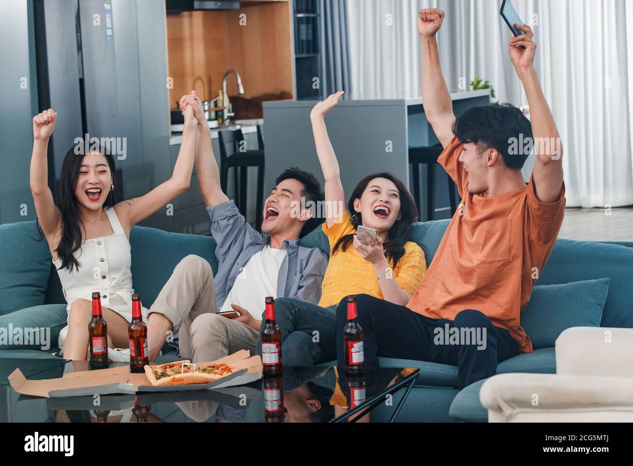 Pizza friends still hi-res stock photography and images - Alamy