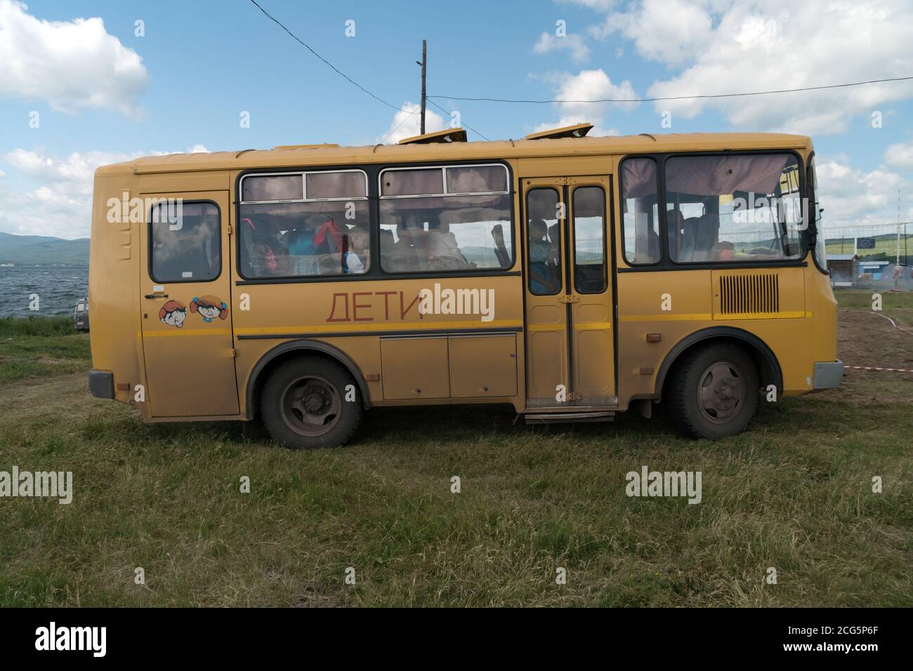Children school bus window hi-res stock photography and images - Alamy