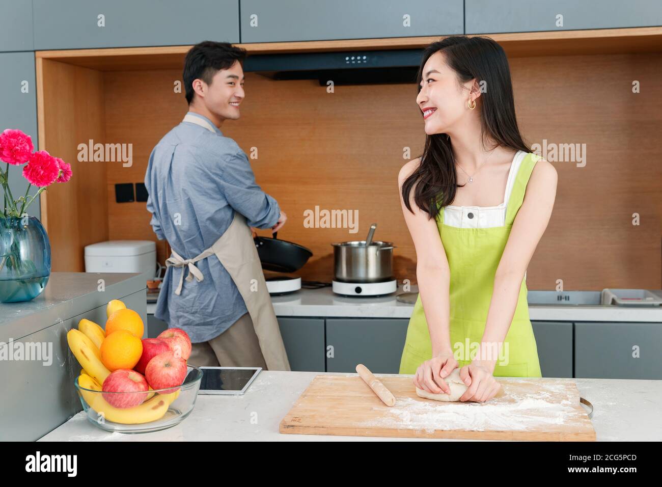 Happy couples of cooking in the kitchen Stock Photo - Alamy