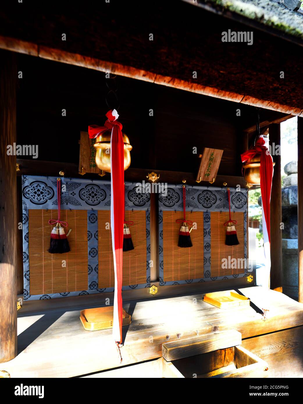 Bell ringing japan hi-res stock photography and images - Alamy