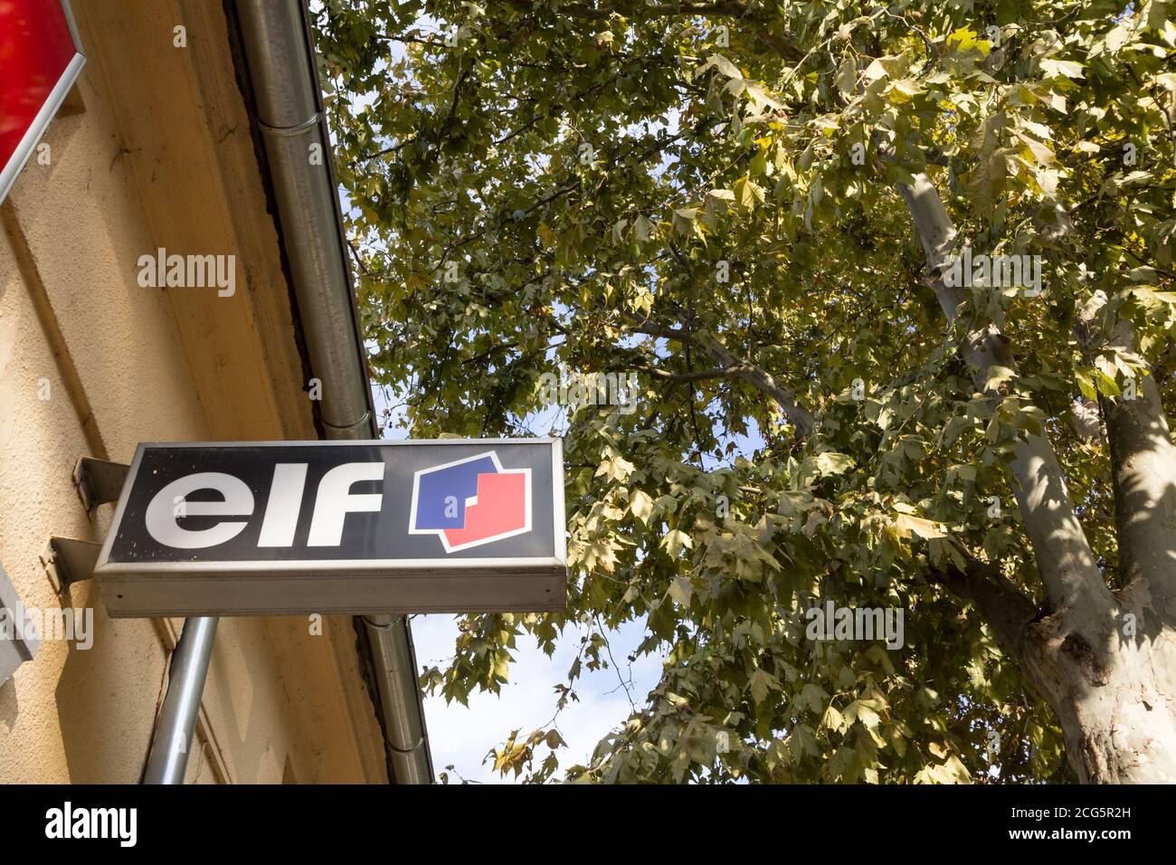 Fuel garage france hi-res stock photography and images - Alamy