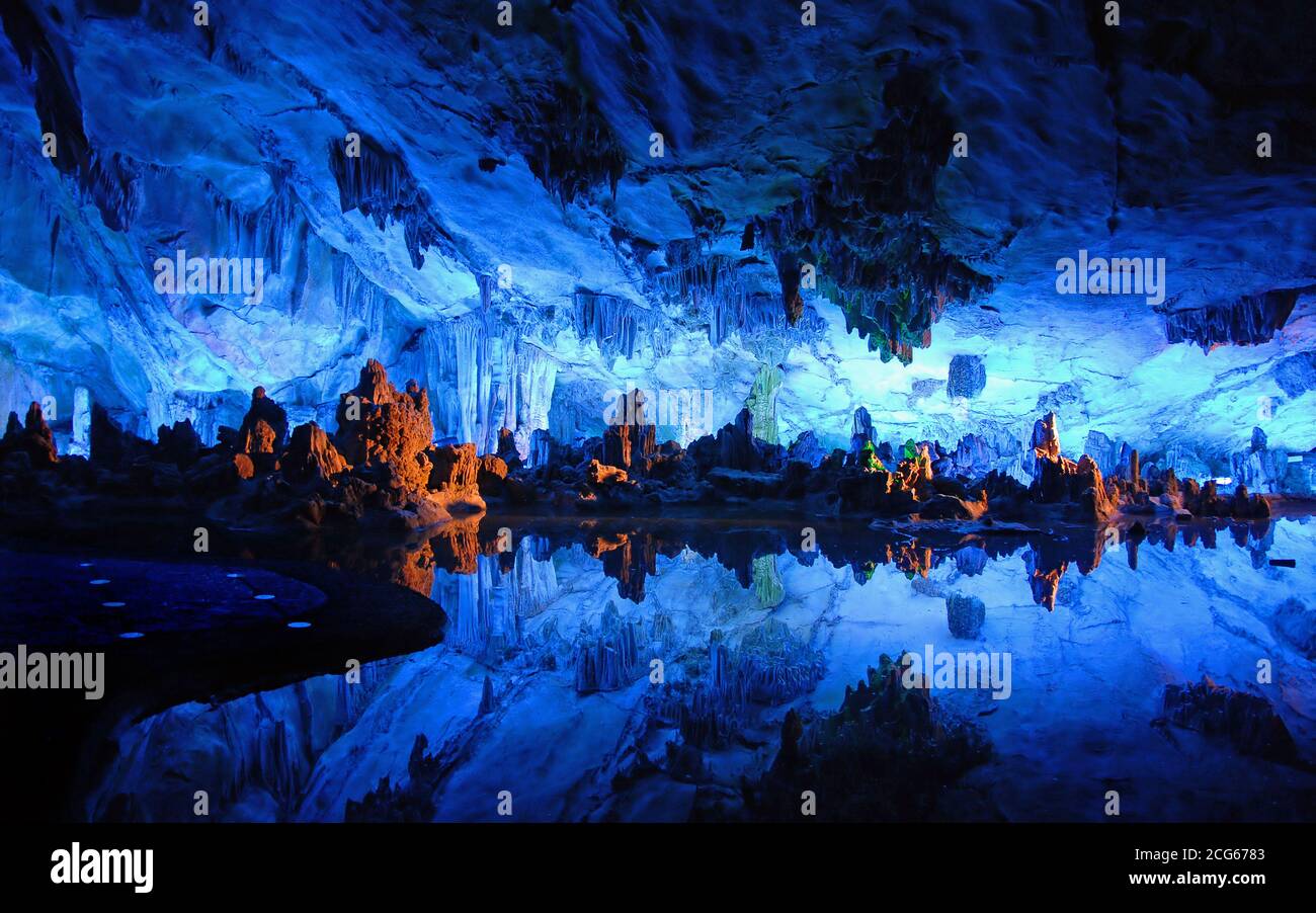 Stalagmites stalactites hi-res stock photography and images - Alamy