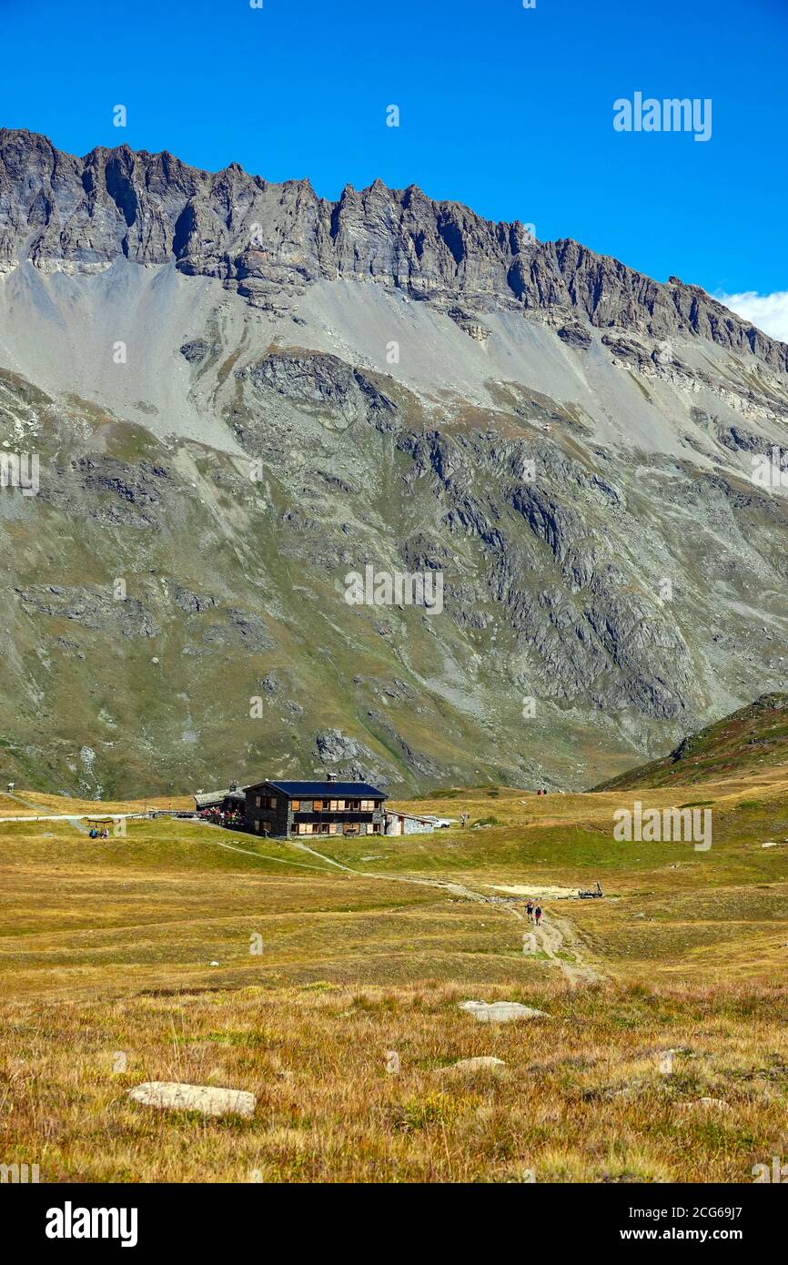 The remote Refuge du Plan du Lac, Bellecombe, Termignon, Vanoise ...