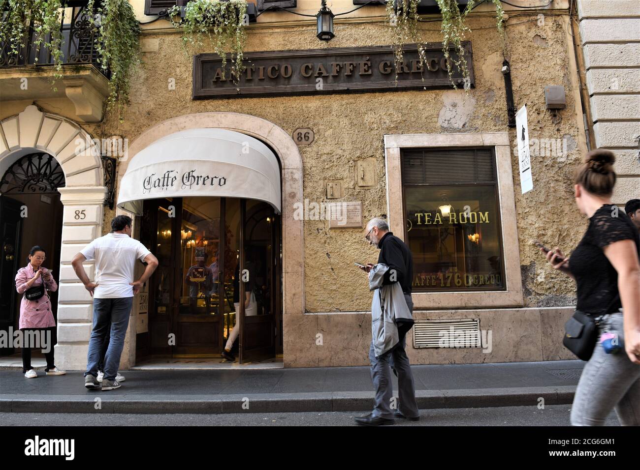 Literary cafe hi-res stock photography and images - Alamy