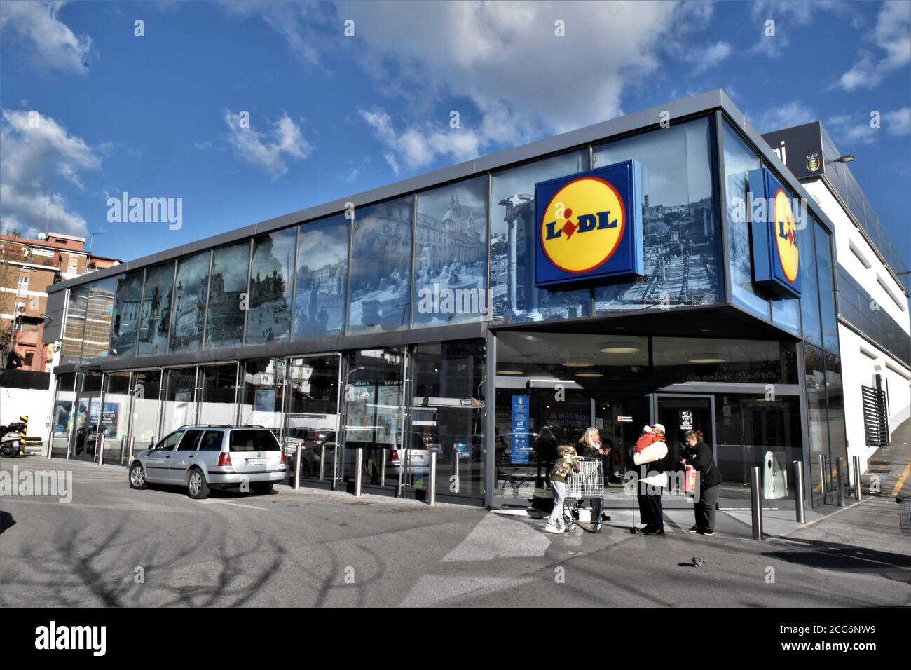 LIDL FOOD MEGA STORE ENTRANCE Stock Photo - Alamy