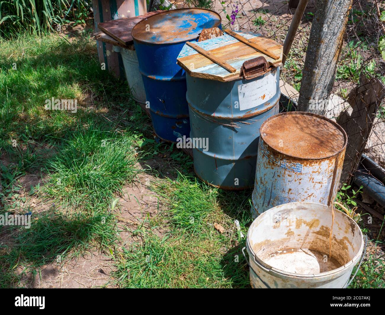 Old metal barrels hi-res stock photography and images - Alamy