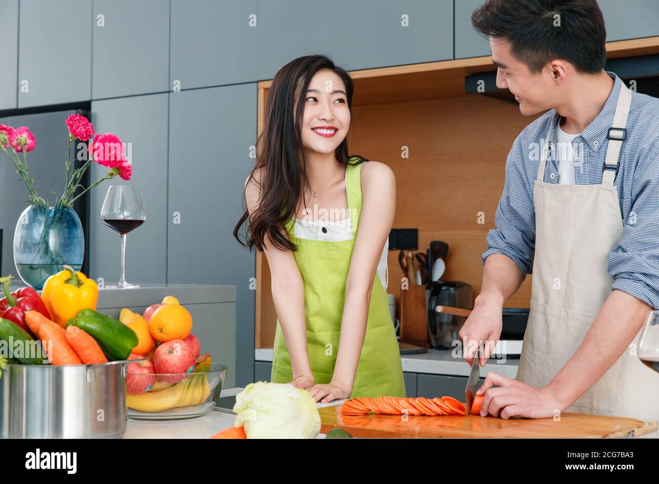 Happy couples of cooking in the kitchen Stock Photo - Alamy