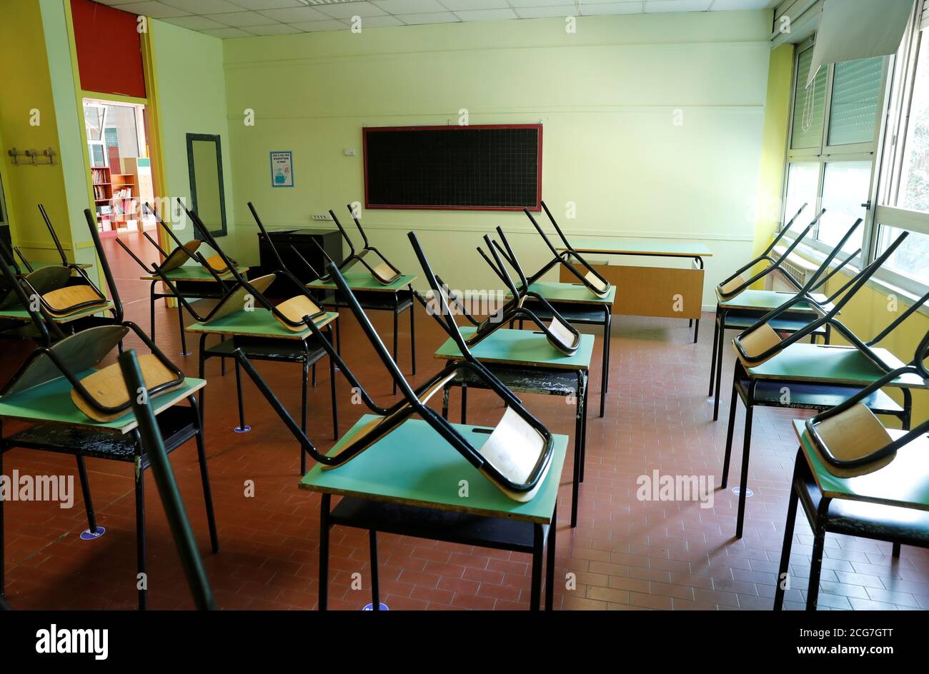 Secondary school classroom italy hi-res stock photography and images ...