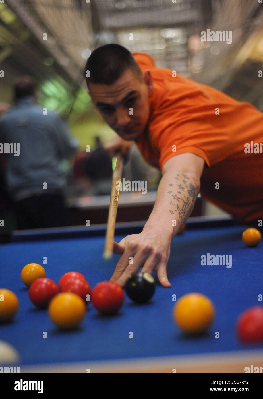 Inmates play pool in pentonville prison hi-res stock photography and ...