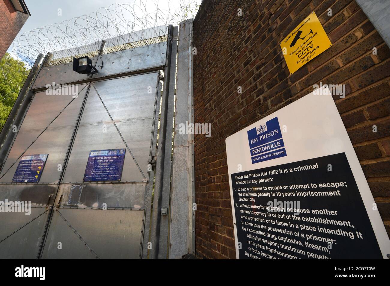 Prison gates london hi-res stock photography and images - Alamy