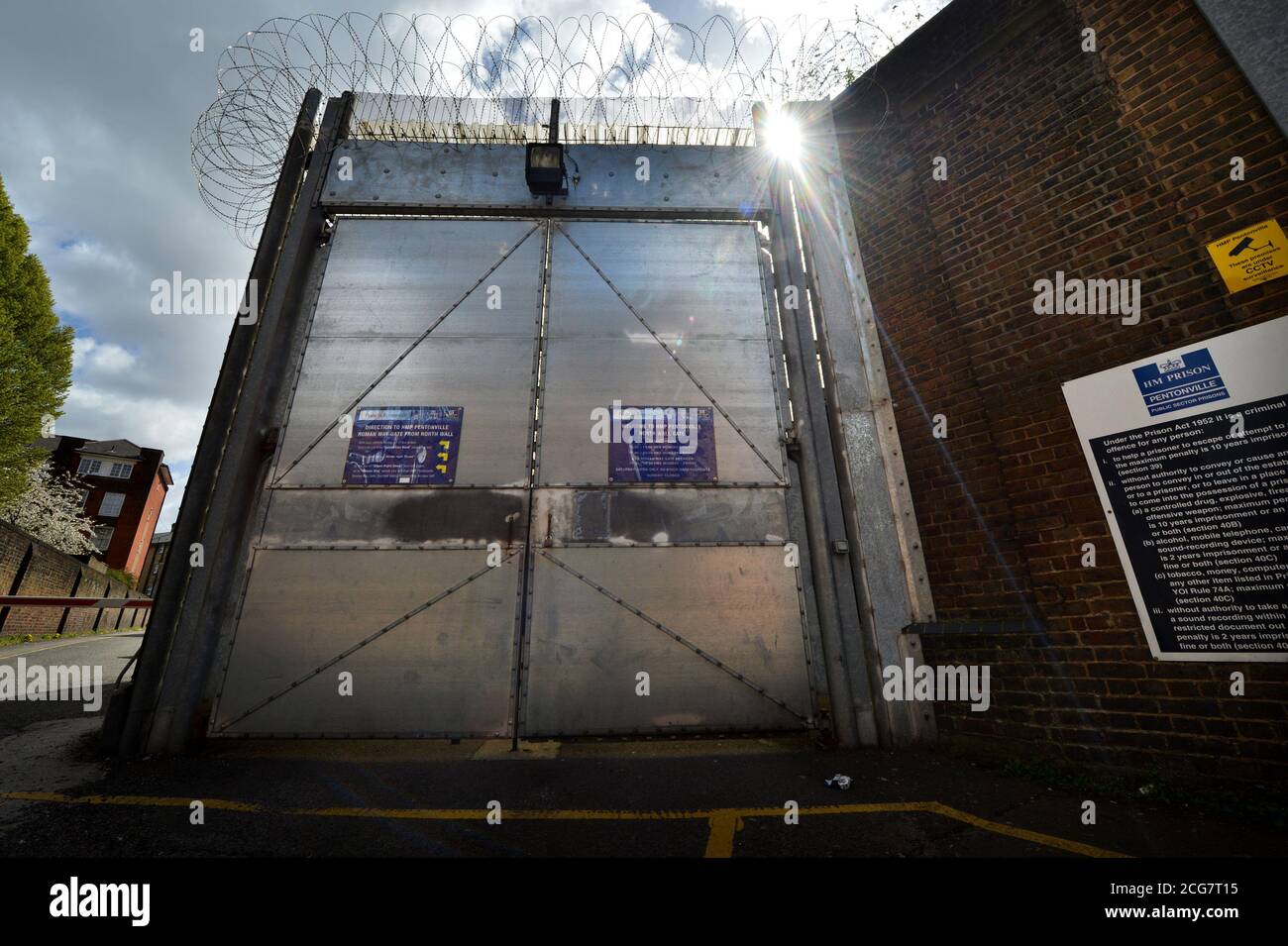 Prison gates london hi-res stock photography and images - Alamy